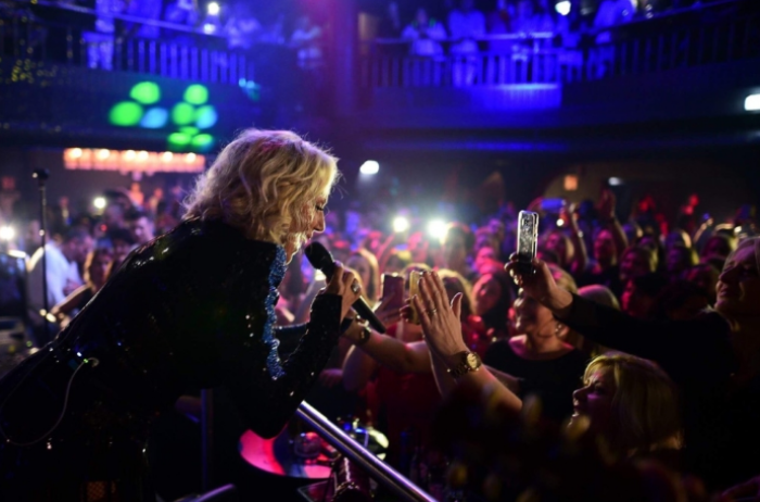 Луда журка: Лепа Брена го запали Дизелдорф | Сител Телевизија