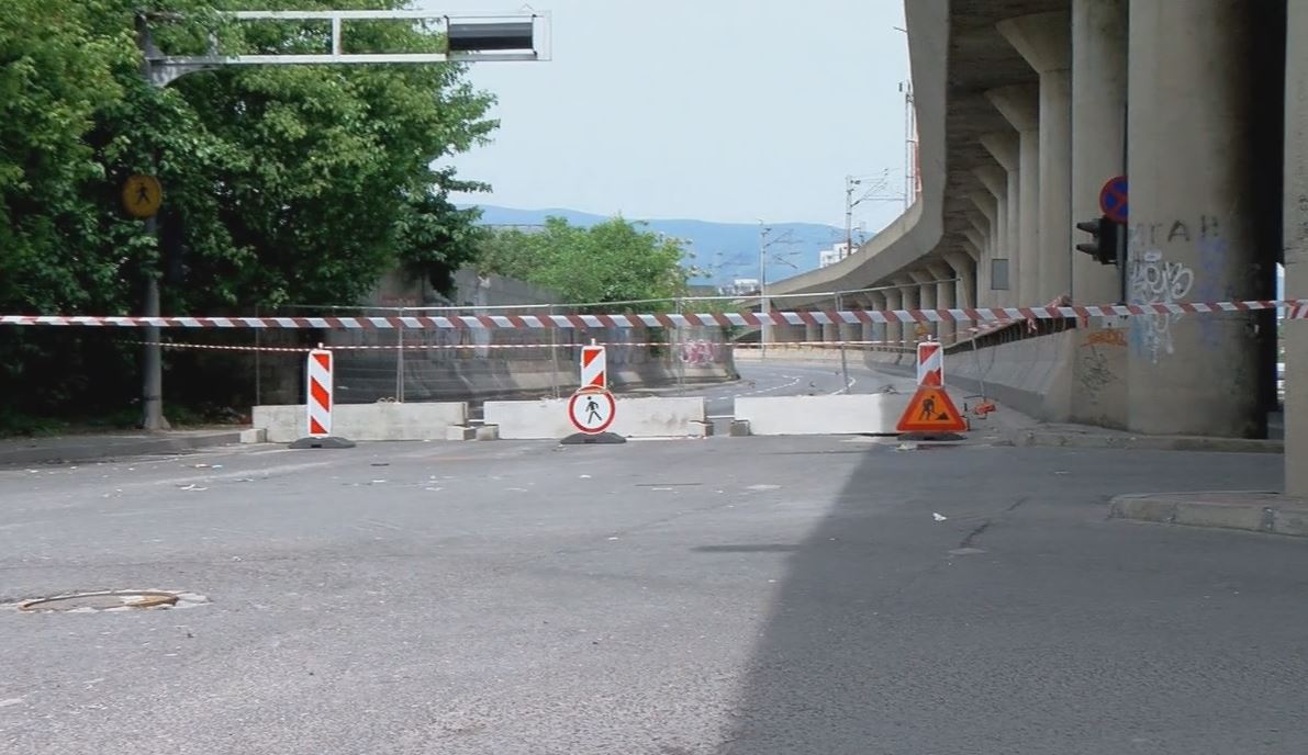 Скопјани останаа без мост 4 дена по пожарот не се знае каква е штетата и дали ќе се